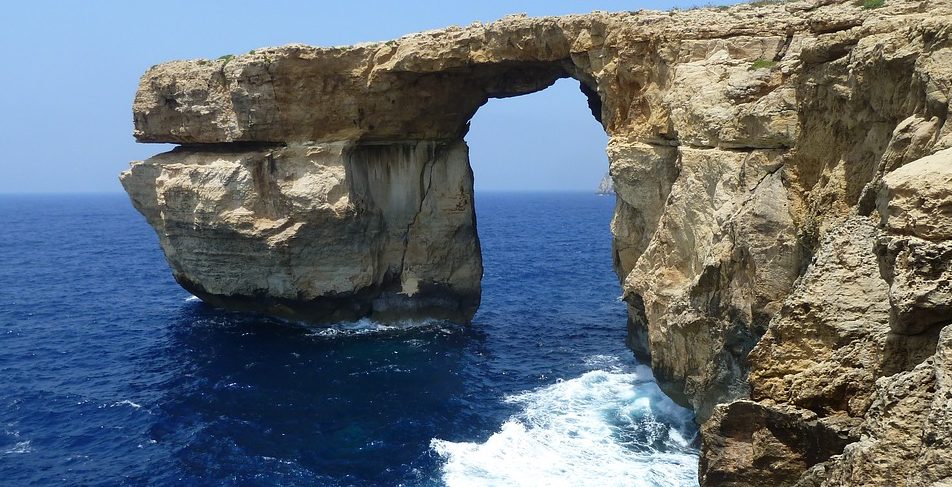 Cinque anni fa crollava la celebre Azure Window | Corriere di Malta