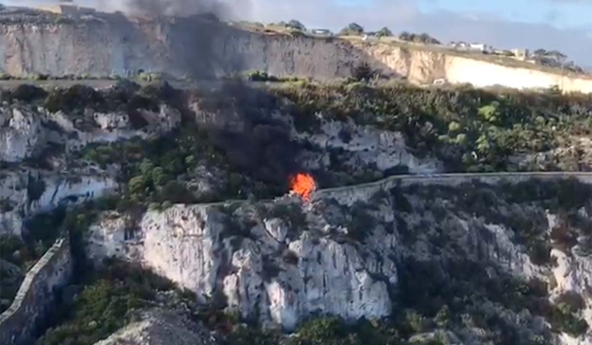 Birguma: macchina precipita dal burrone e prende fuoco | Corriere di Malta