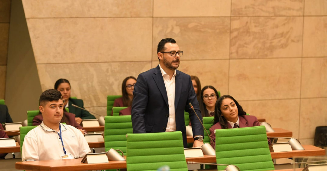 «Malta è piena di sporcizia, trasandatezza e indiani»: polverone sulle ...